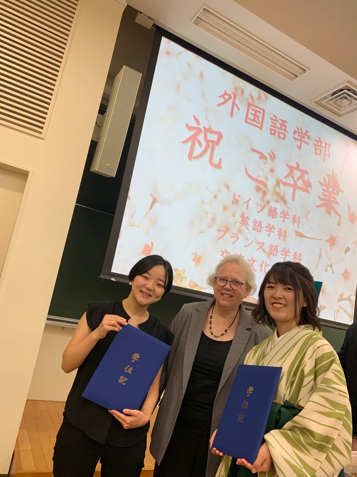 9月卒業式 | 獨協大学 外国語学部 交流文化学科